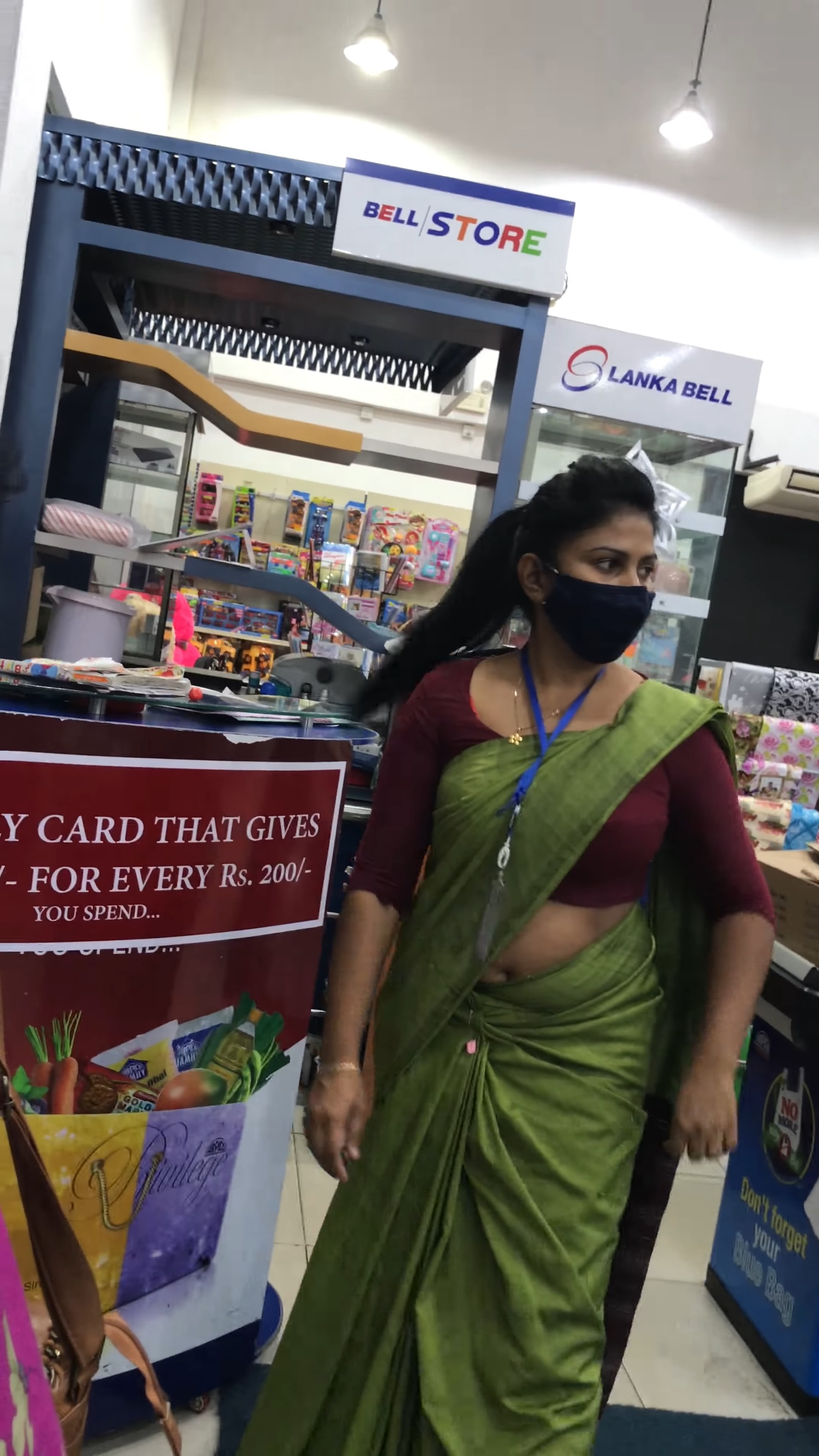 Sri Lanka lady open Navel Show mkv snapshot 00 01 180 — Postimages