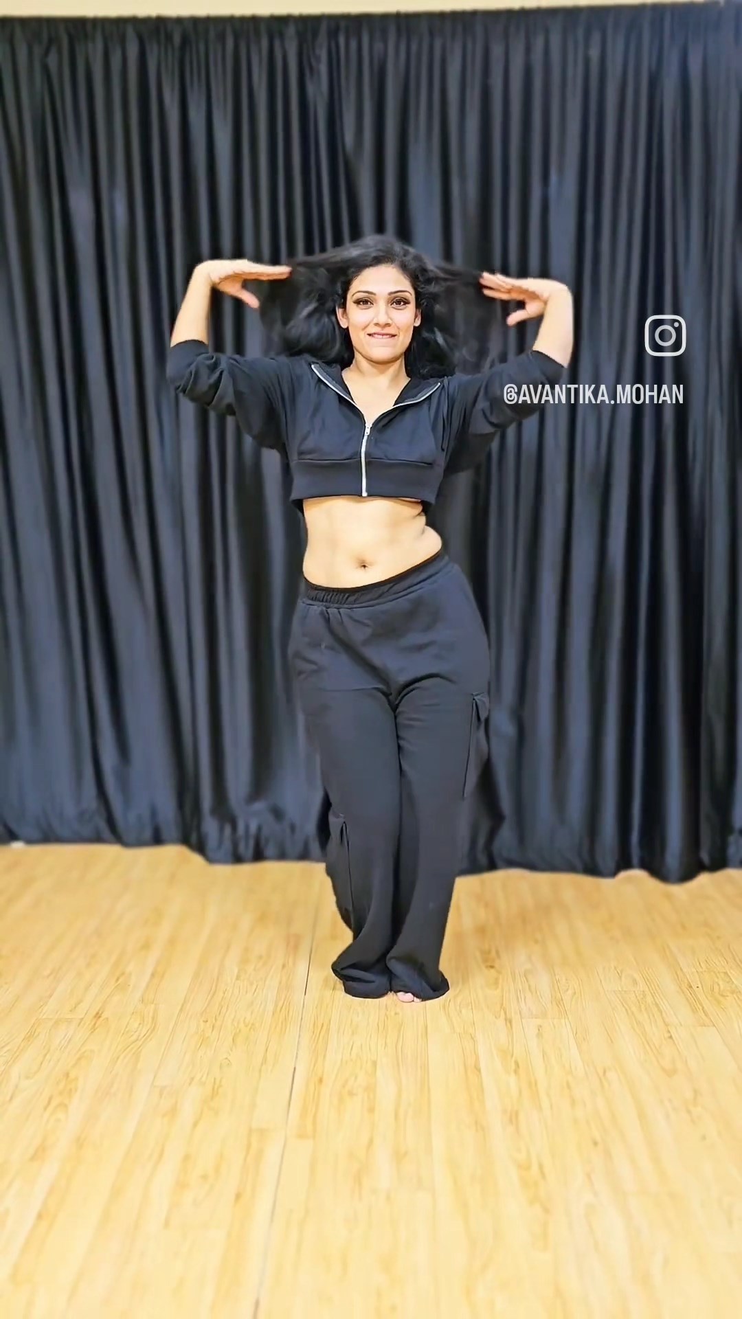 Avantika Sexy Deep Navel in black Costume mp4 snapshot 00 01 246 — Postimages