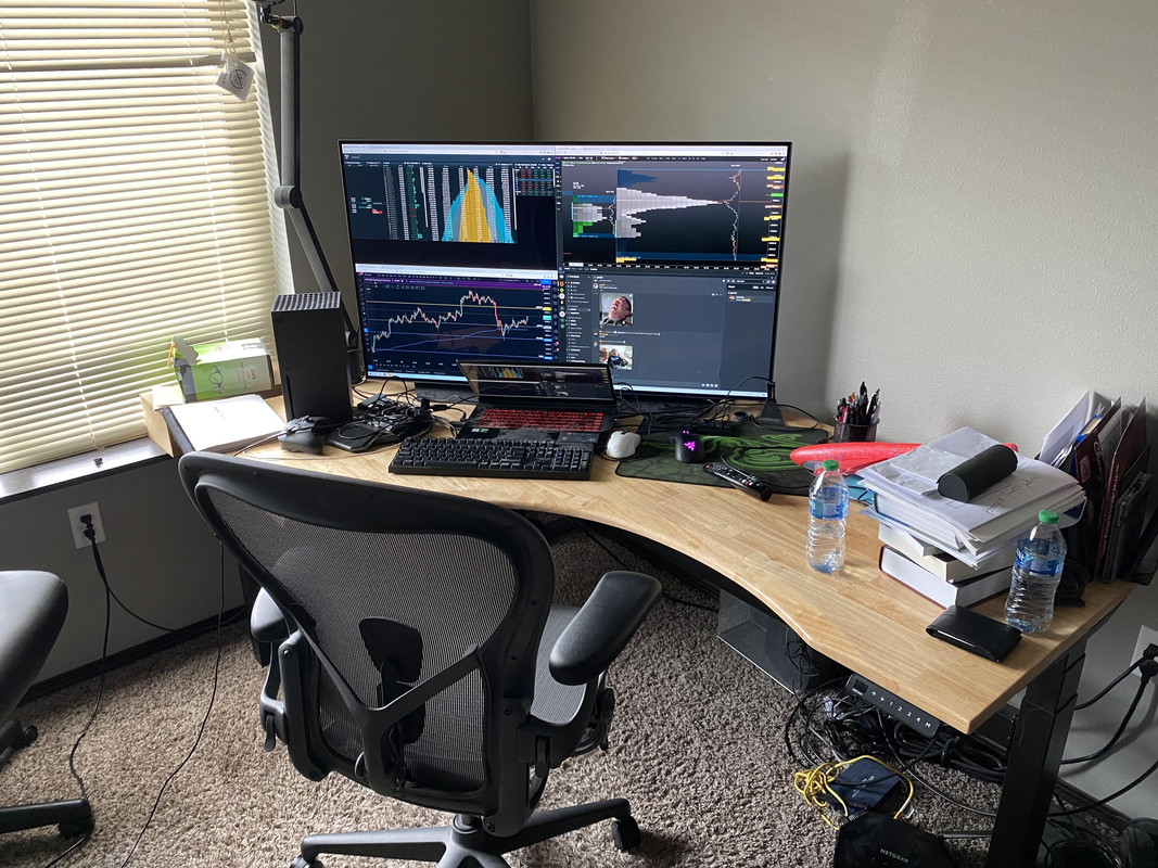 Huge monitor setup help (UPLIFT desk too crowded) : r/desksetup