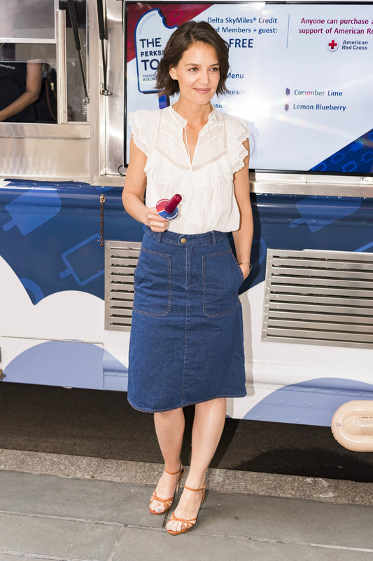 Katie Holmes Crossed Legs - Attending the 'Perksicle Tour' event - LEGS ...