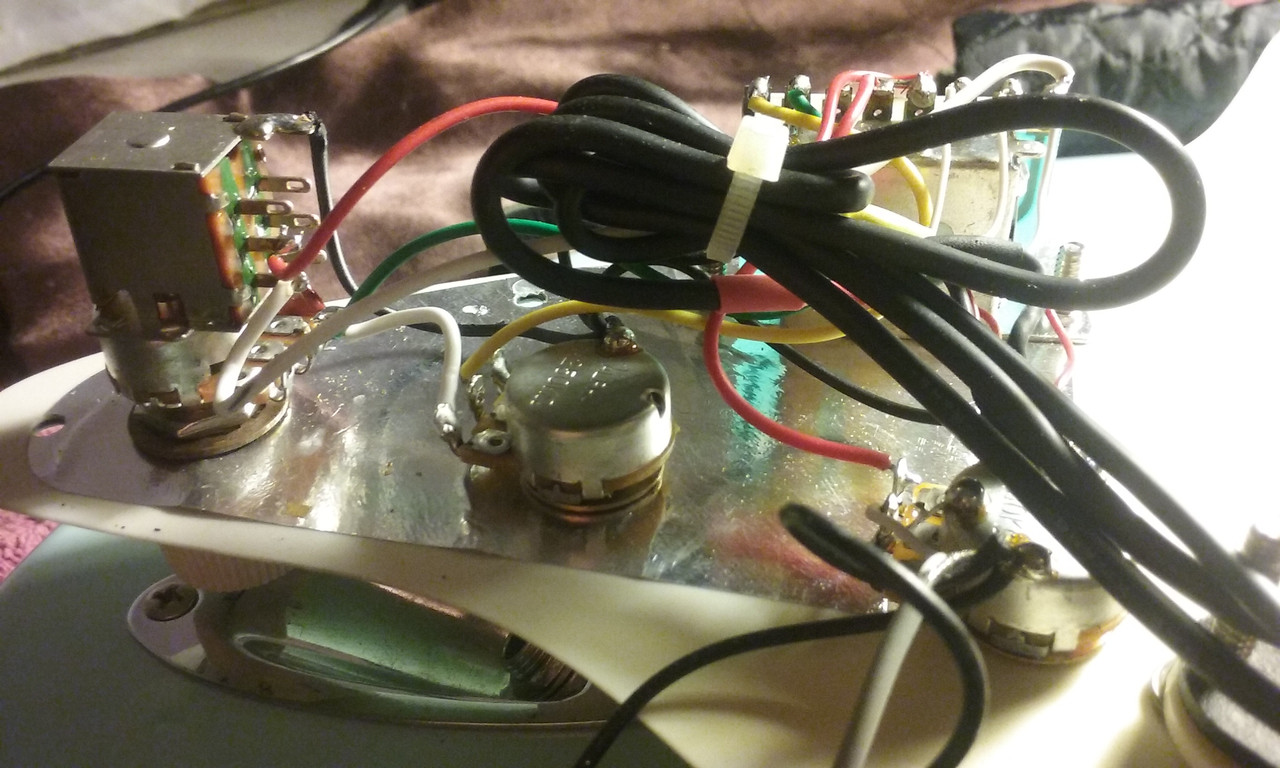 7 sound Strat with master volume and master tone | GuitarNutz 2