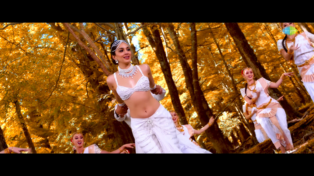 Jaana Hairaan Sa ( Hindi) Game Changer Ram Charan Kiara Advani 4k mp4 snapshot 03 18 298 ...