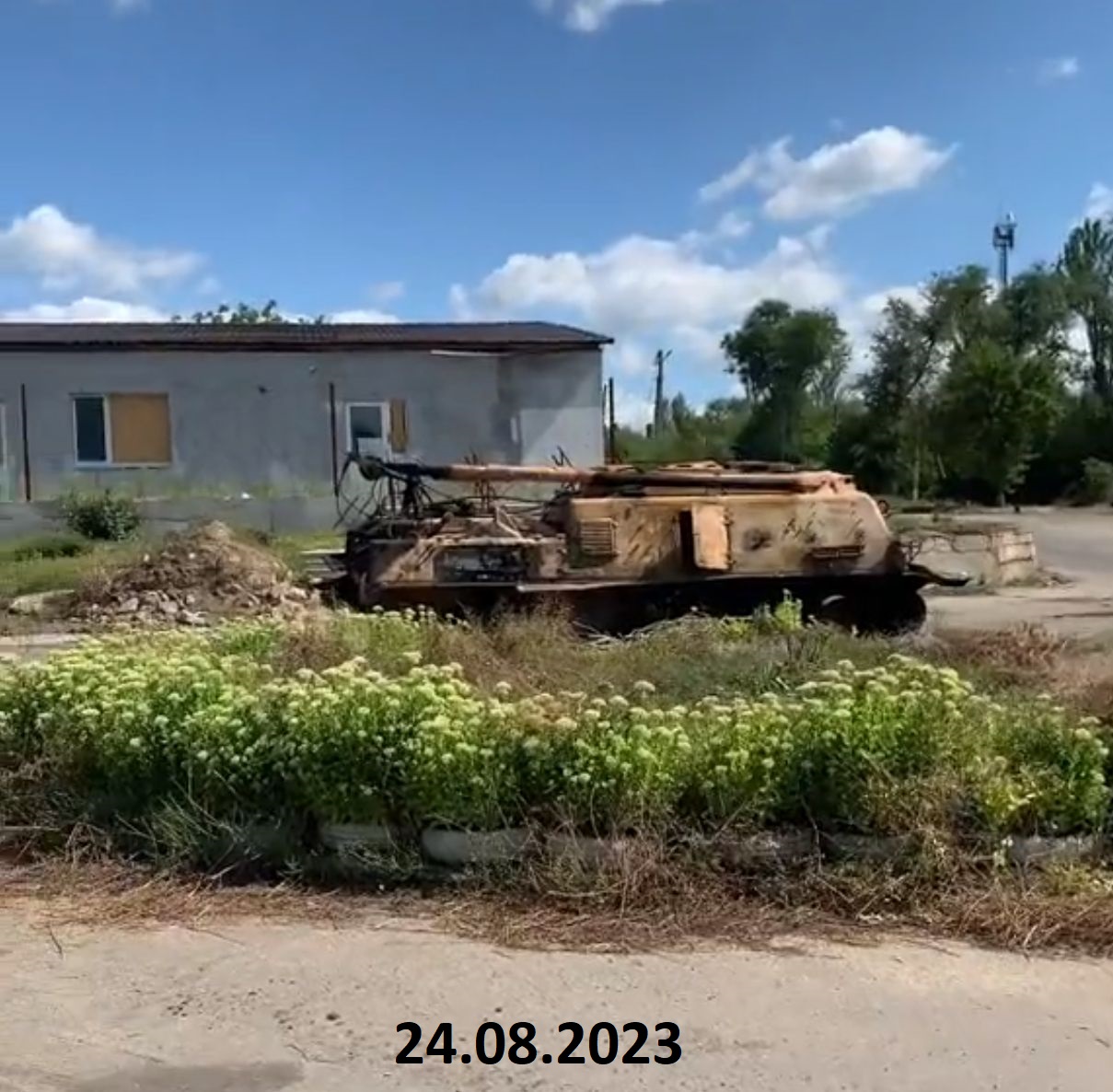 2002 M88 A1 destr 24 08 23 — Postimages