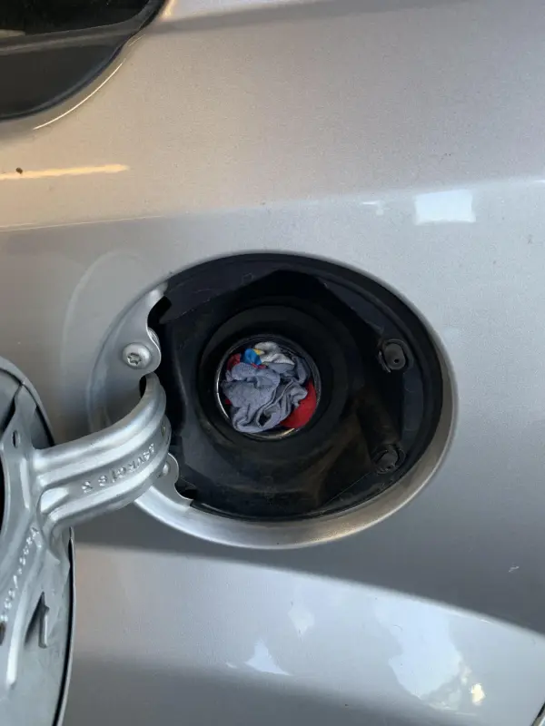 why is my gas cap and check engine light on v0 ty2l7c07x49d1 — Postimages
