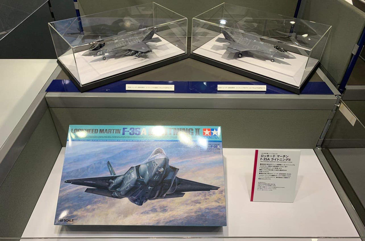 1/48 - Lockheed-Martin F-35A & B Lightning II by Tamiya 1/48 - Lockheed-Martin F-35A & B Lightning II by Tamiya
