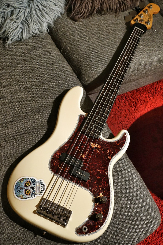 Fender V 01 — Postimages