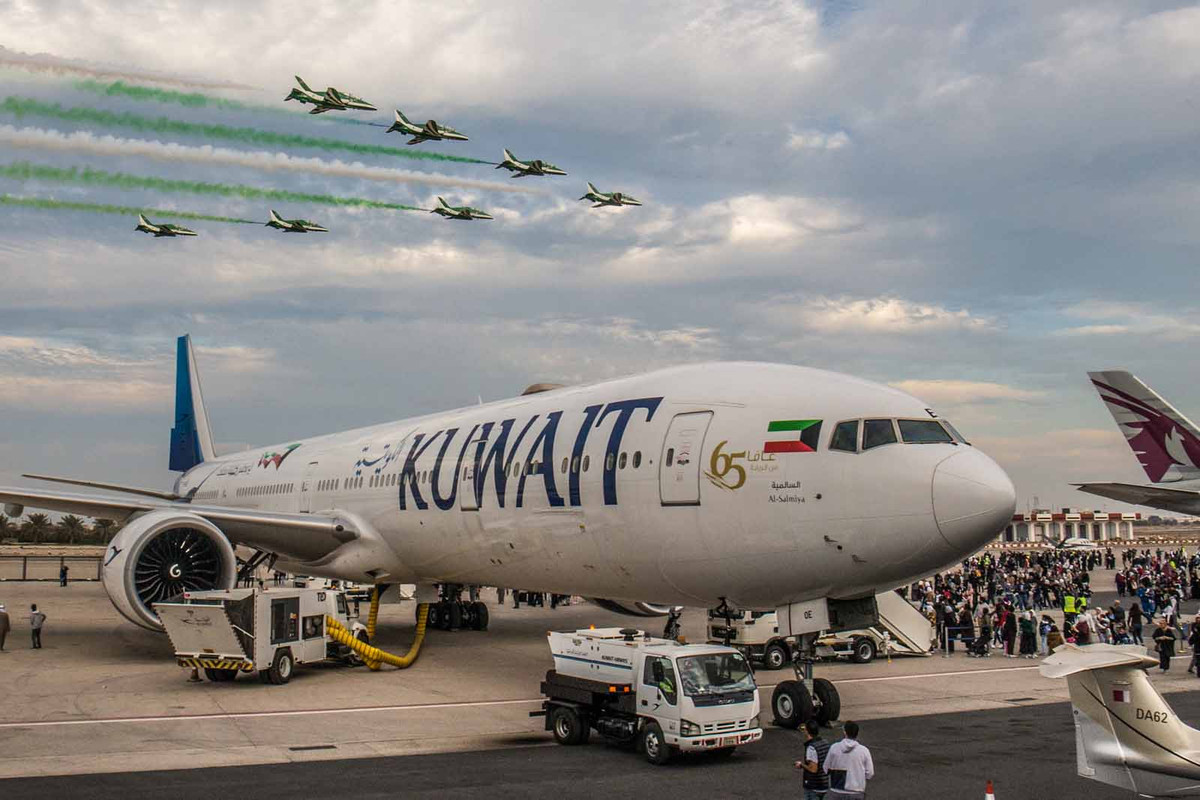 Kuwait Air Show photos - Lightning and JP preserved aircraft added ...