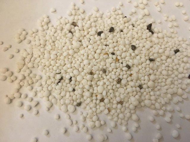 Applying small amounts of Urea | Lawn Care Forum