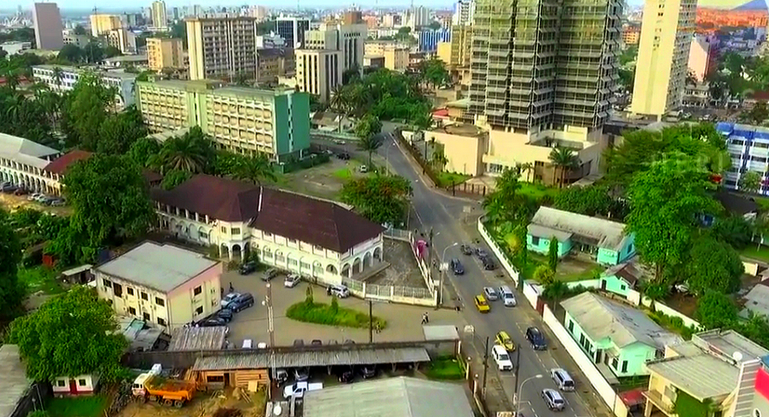 Douala (Cameroon) today. New photos from that large and dynamic city ...
