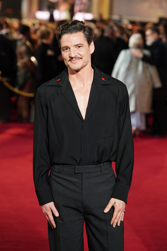 Pedro Pascal 001 — Postimages
