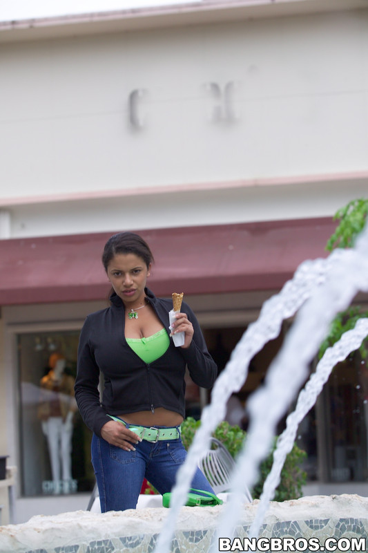 rm11635008 — Postimages