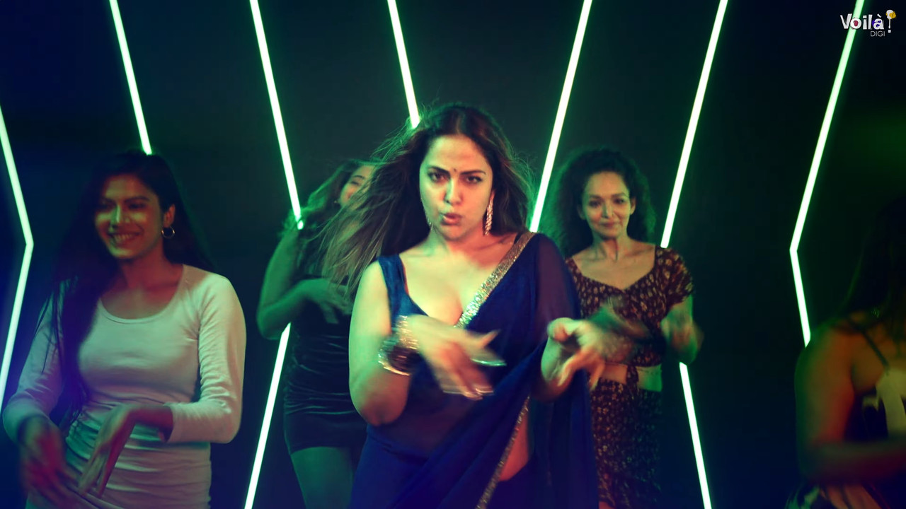 Avika Gor hot Sizzling Sexy Song Showing Big Boobs , Cleavage, Deep Navel in Blue Saree webm ...