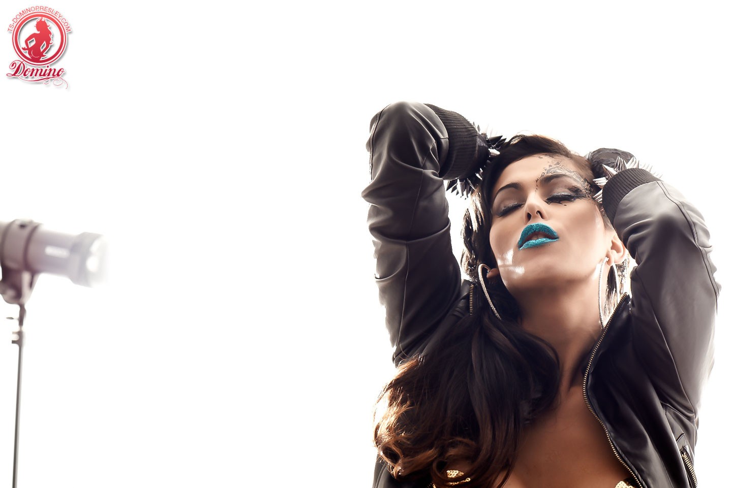 domino glam 062 — Postimages