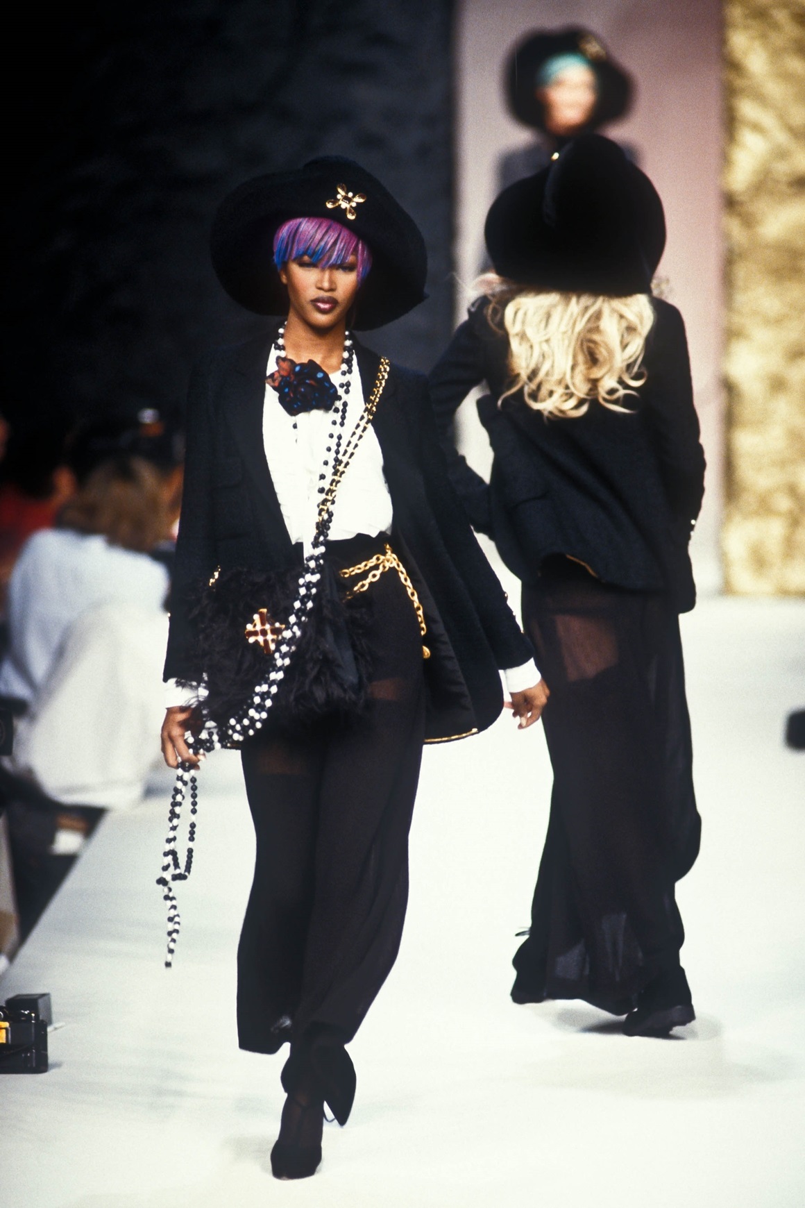 Fashion Classic: CHANEL Haute Couture Fall/Winter 1992 | Page 2 ...