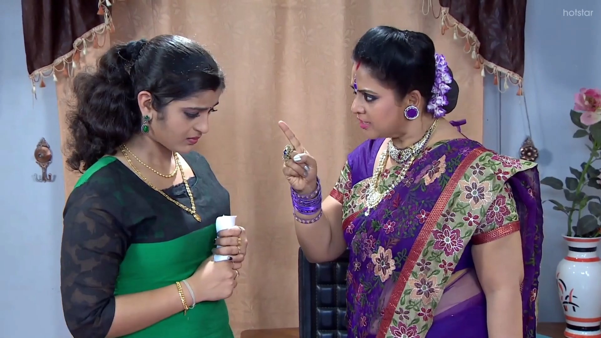 Roopashree Big Navel and hot Scenes in Saree mkv snapshot 01 19 467 ...