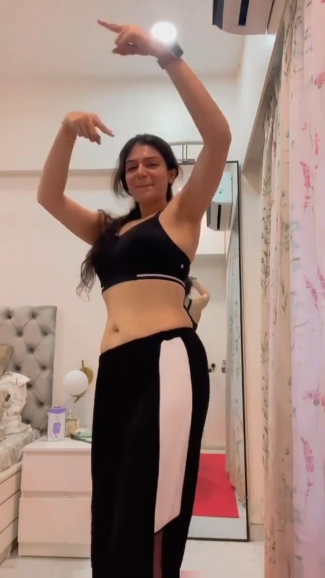 Siya Gowtham cleavage deep big navel in workout black costume mp4 snapshot 00 08 551 — Postimages