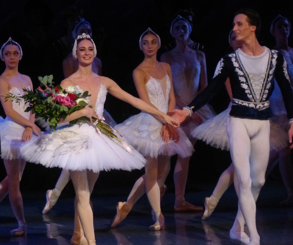 Ananiashvilli and Fadeyechev's staging of Swan Lake for State Ballet of ...