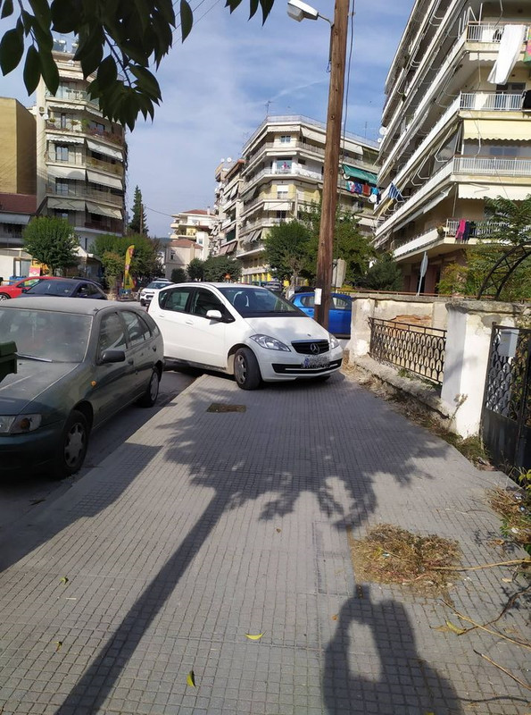 Σέρρες: Ο καθένας παρκάρει όπου θέλει (Φωτο) - aveserres.gr