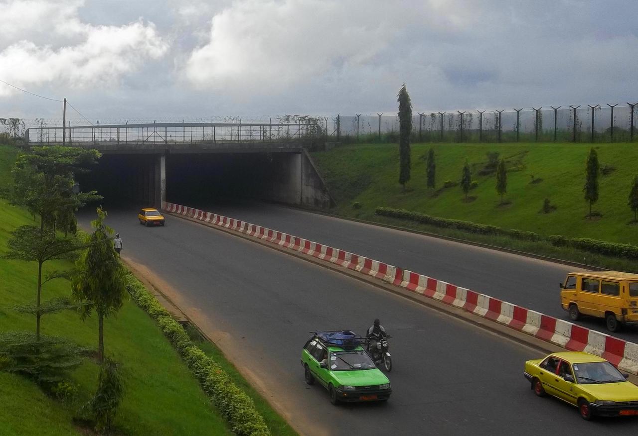 douala tunnel ghjt — Postimages