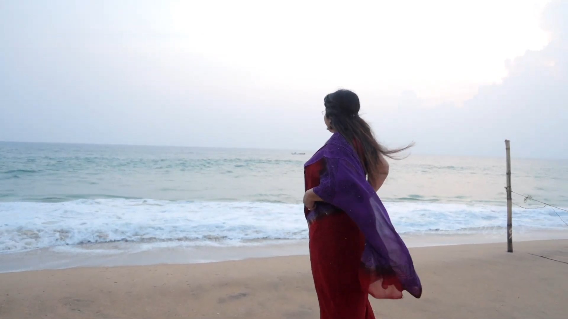 Lekshmi Nair Sexy Boobs tummy fold and huge ass in saree mp4 snapshot ...