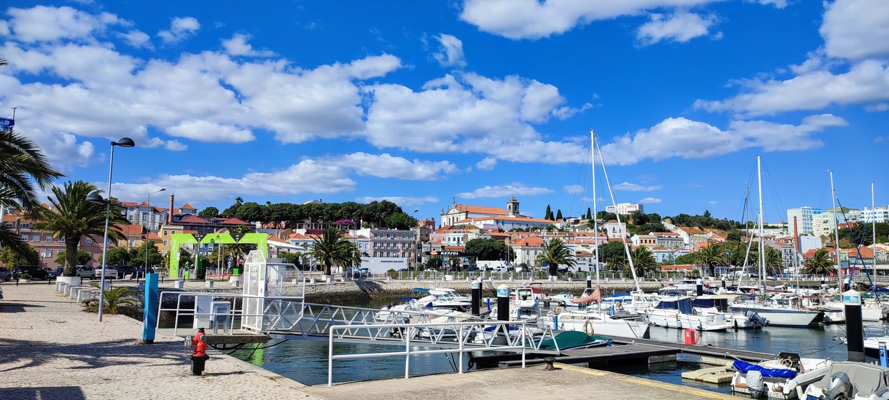 Setúbal, a cidade azul – Malvas na varanda