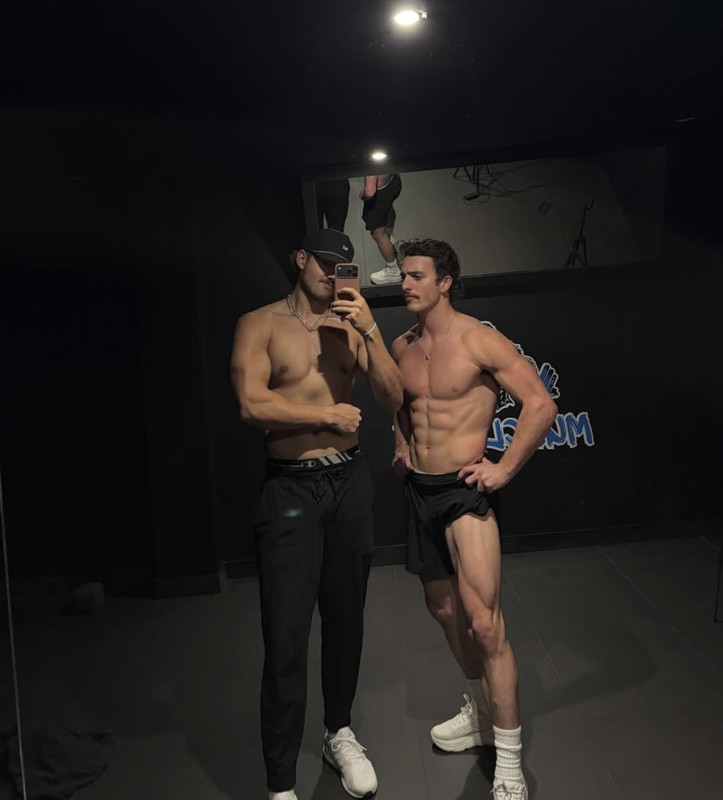 Benson Boone shows off muscular body - Page 2 - Celebria - ATRL