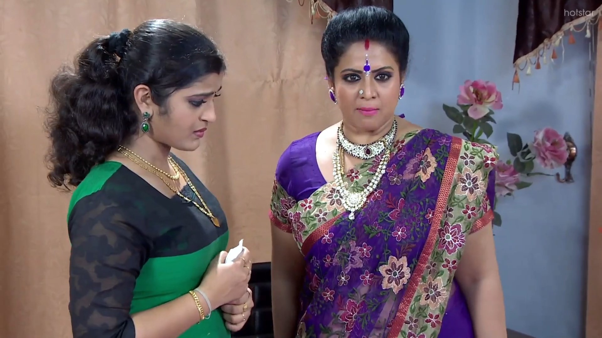 Roopashree Big Navel and hot Scenes in Saree mkv snapshot 01 29 503 ...