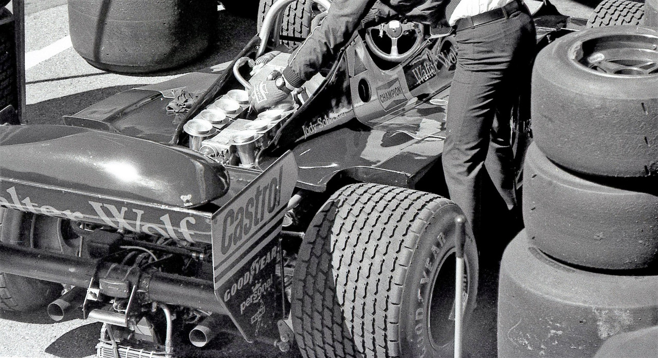 7820 T S BW — Postimages