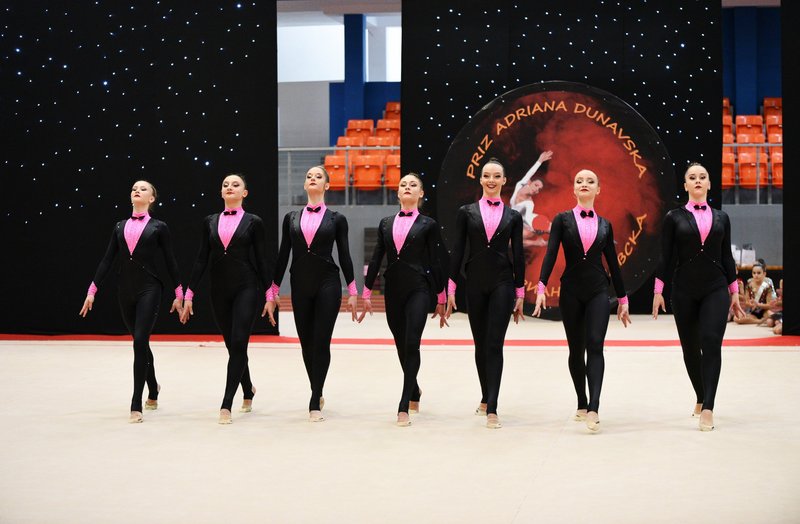 ХУДОЖЕСТВЕНА ГИМНАСТИКА И СРОДНИ СПОРТОВЕ • Виж темата Адрияна Миронова