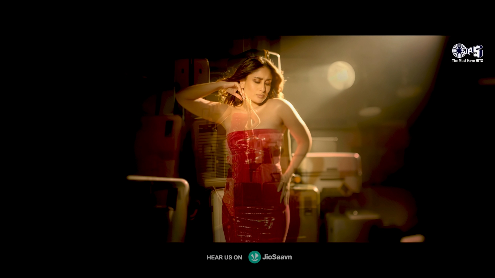 Naina Crew Only Kareena Kapoor Khan, Tabu, Kriti Sanon No Other 4k mp4 snapshot 00 36 608 [2024 ...