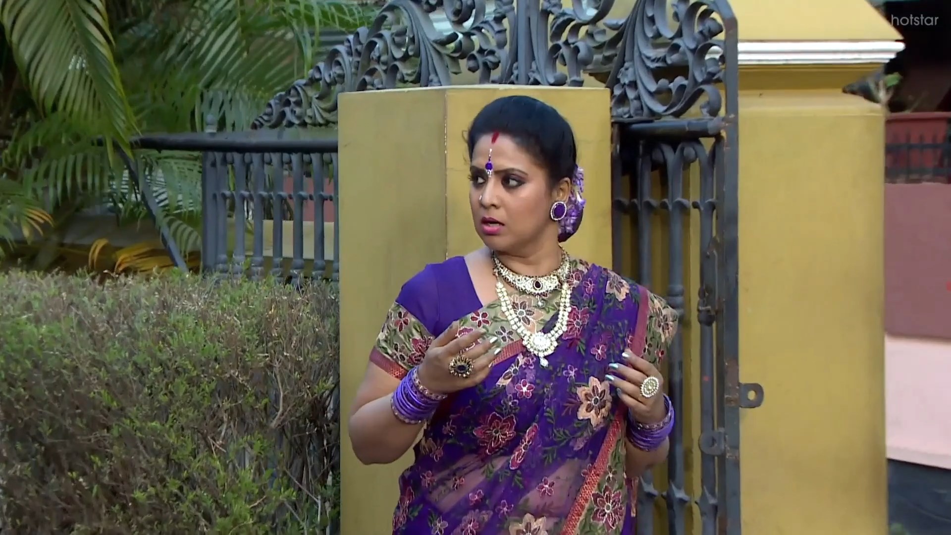 Roopashree Big Navel and hot Scenes in Saree mkv snapshot 02 31 391 ...