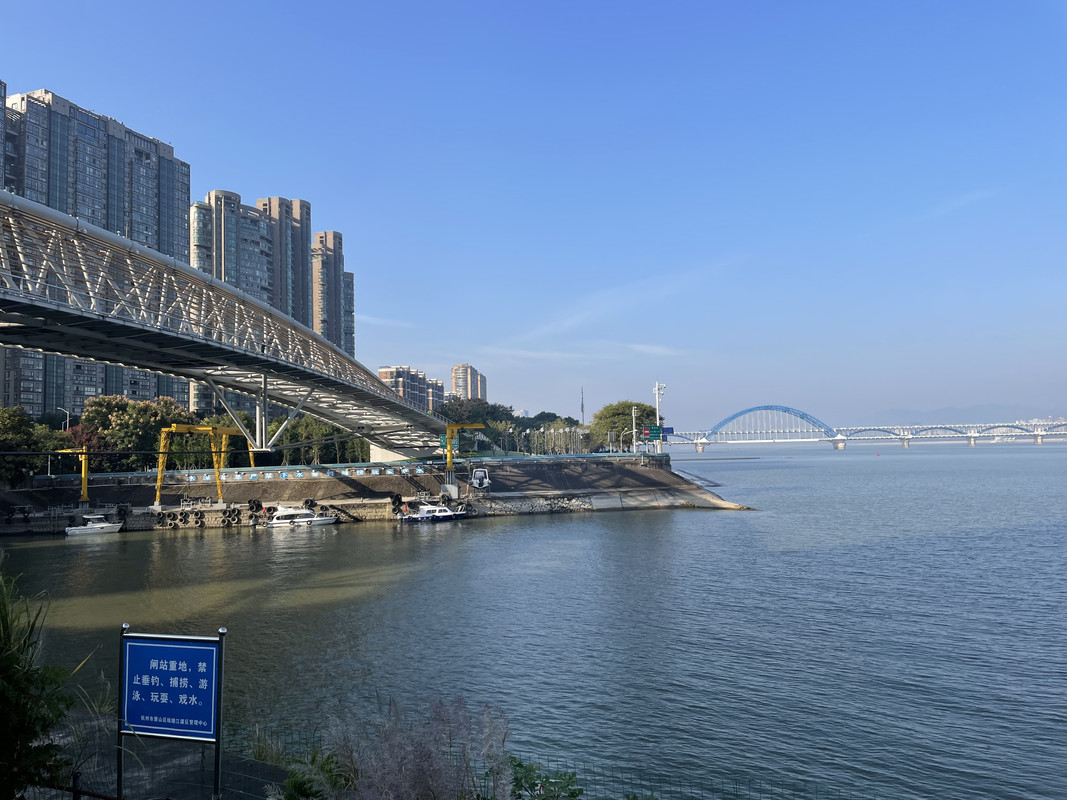 9 B2 EBDD0 30 E3 49 A4 B920 B3557 BACEAF5 — Postimages