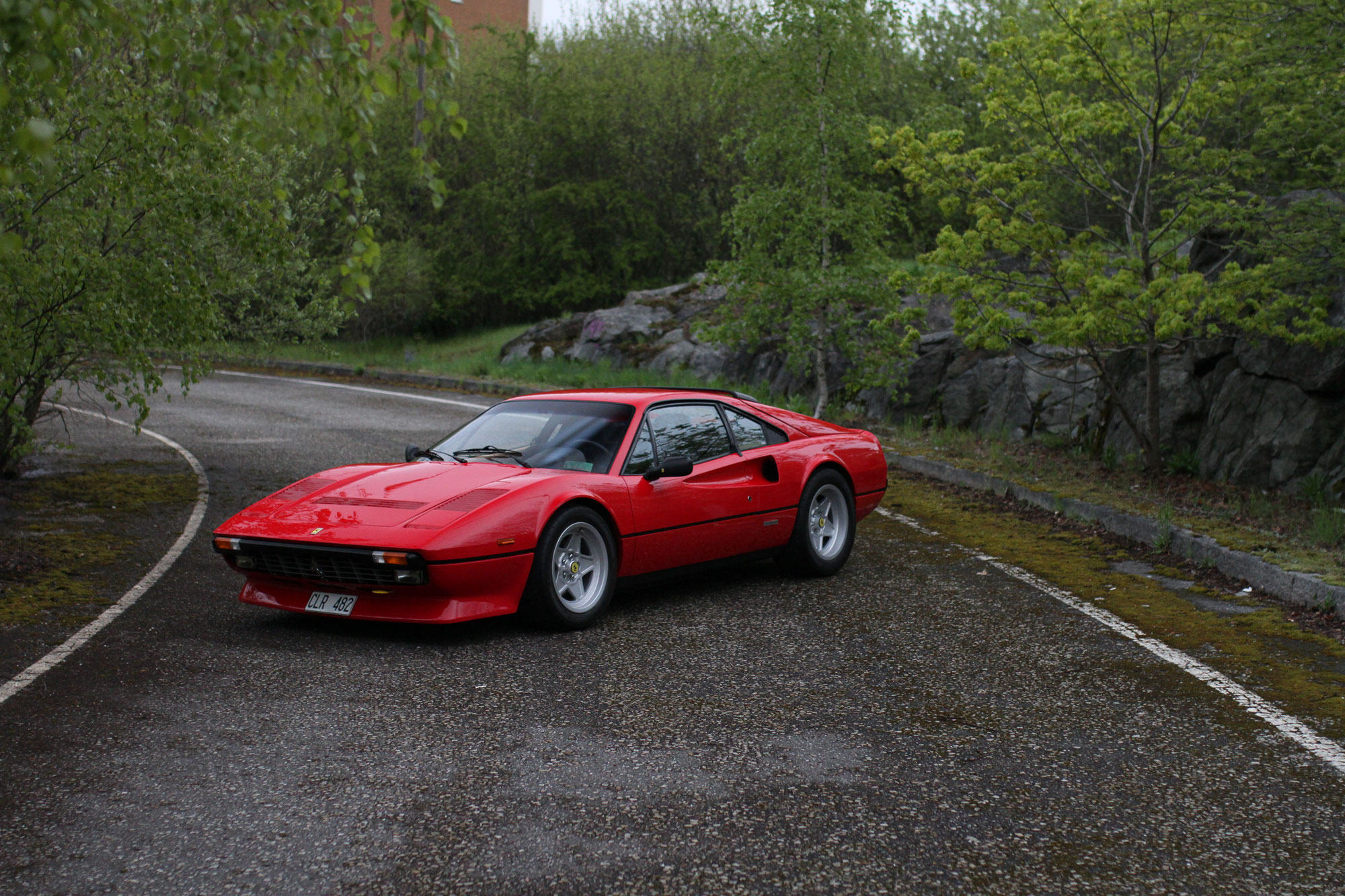 Left front turning forward Ferrari 308 GTB QV 1984 — Postimages