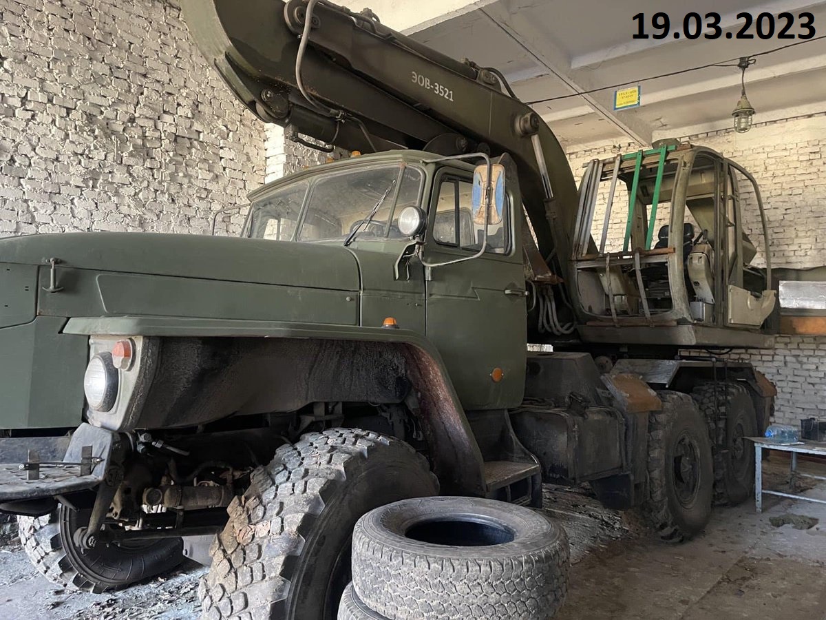 1016 Ural 4320 with EOV 3521 excavator capt 19 03 23 — Postimages