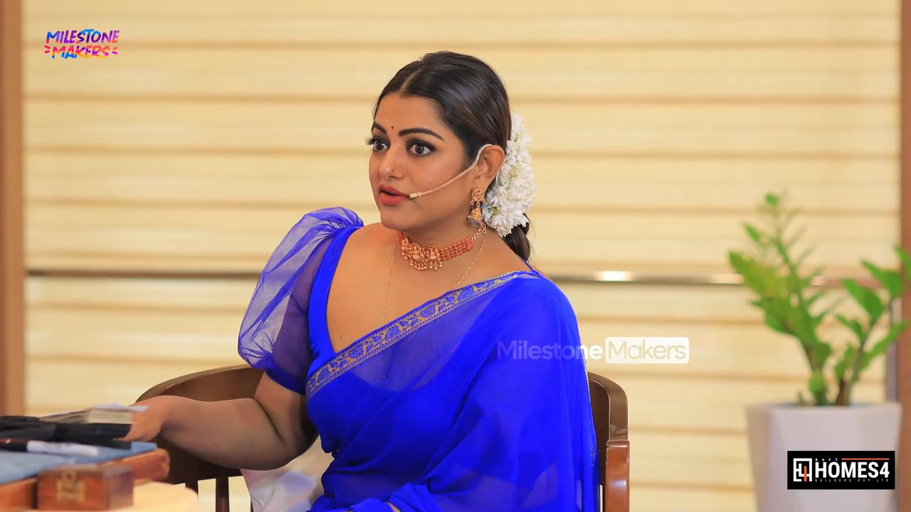 Meera Anil Hot cleavage in violet saree mp4 snapshot 01 10 555 — Postimages