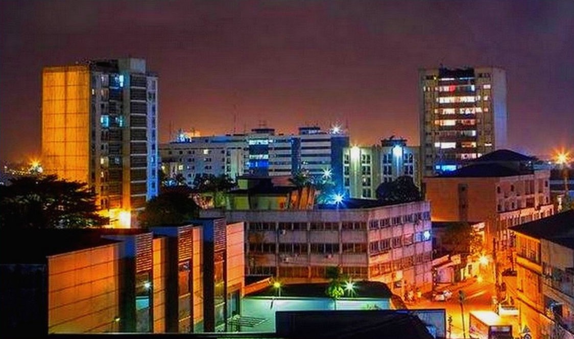 Douala (Cameroon) today. New photos from that large and dynamic city ...