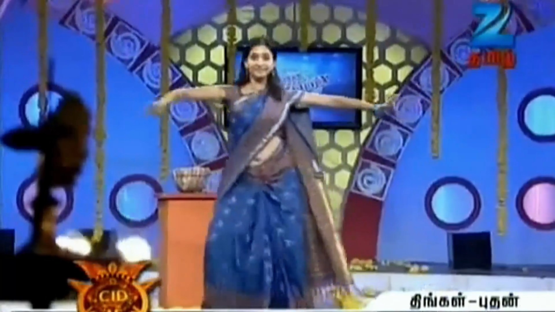 Beautiful Sindhu Shyam Sexy open Rare Navel show while dancing mp4 ...
