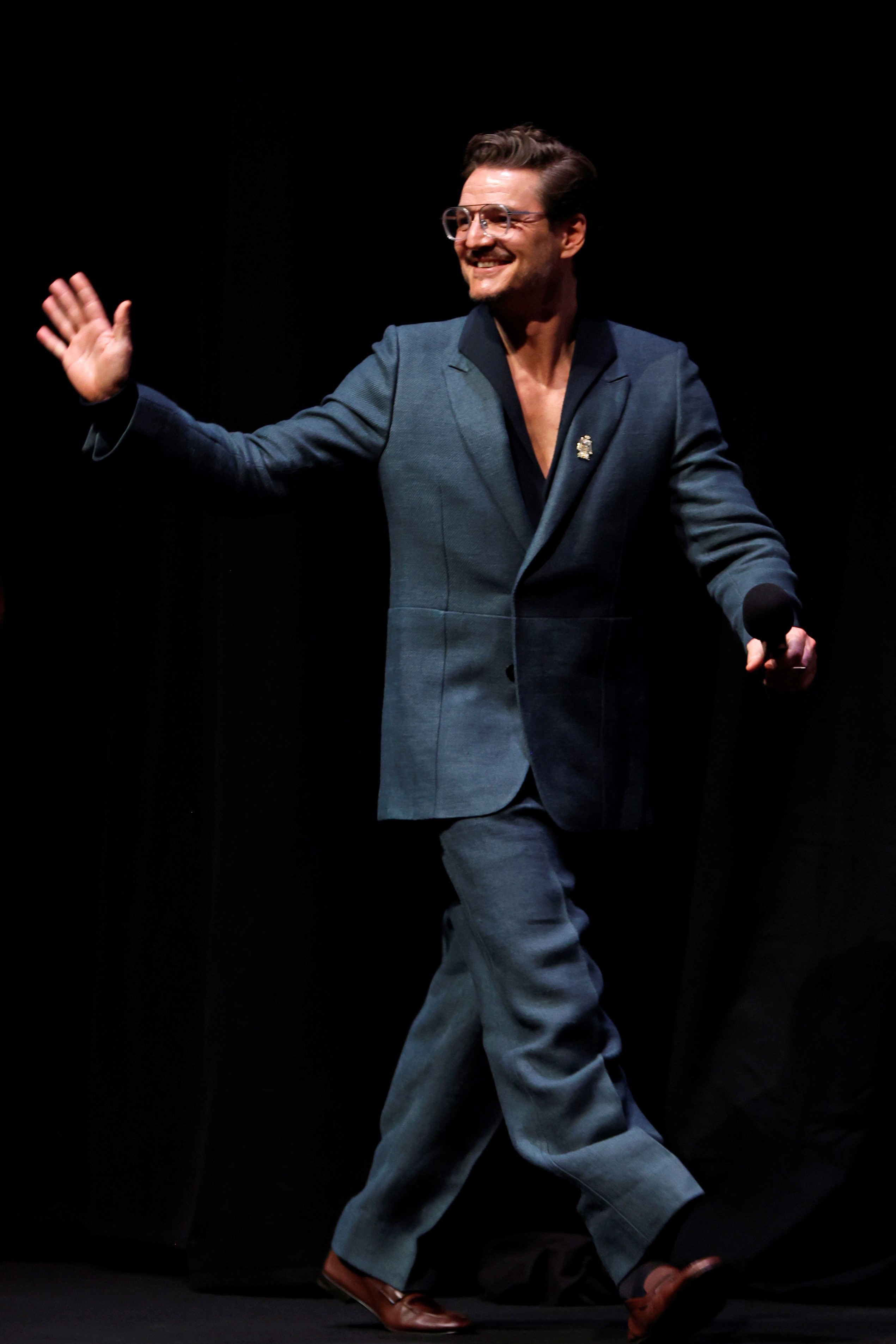 Pedro Pascal 144 — Postimages