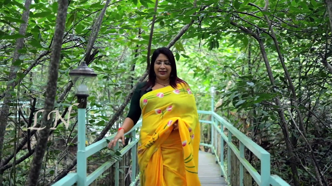 Lekshmi nair Navel slips in yellow saree and shar boobs and ass mp4 ...