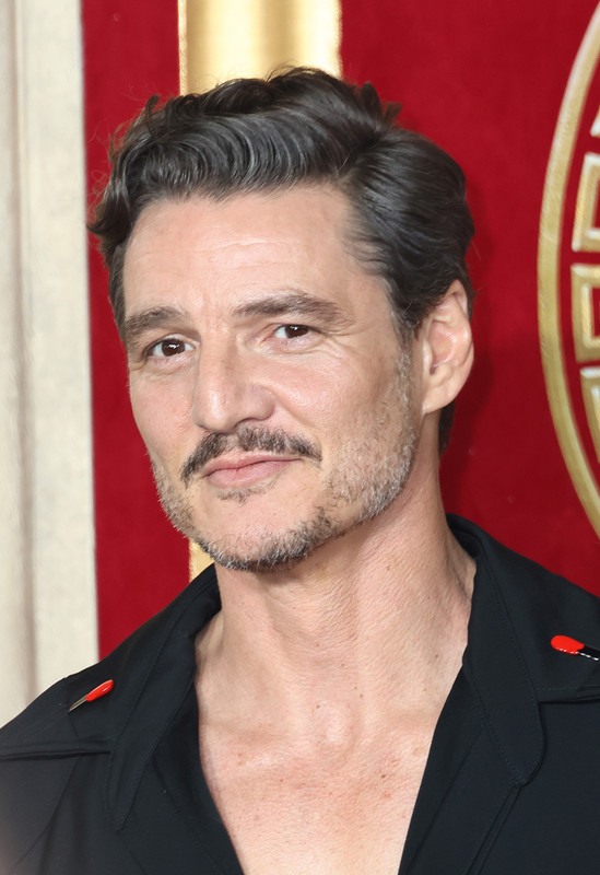Pedro Pascal 200 — Postimages