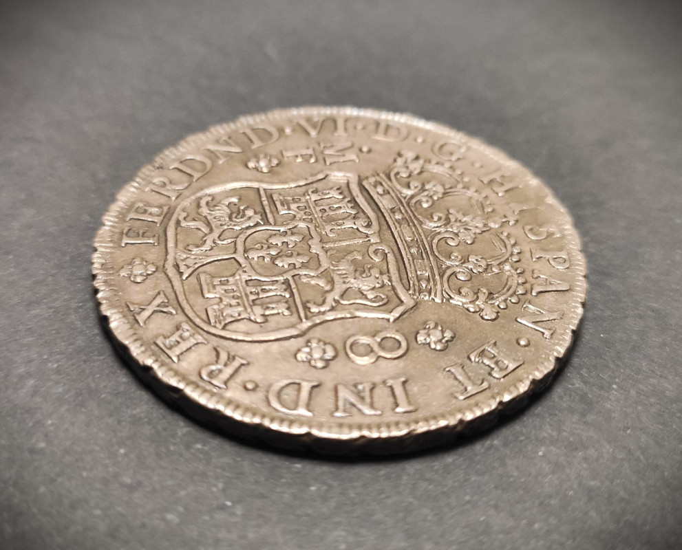 Columnario de 8 reales de Fernando VI de 1750, México