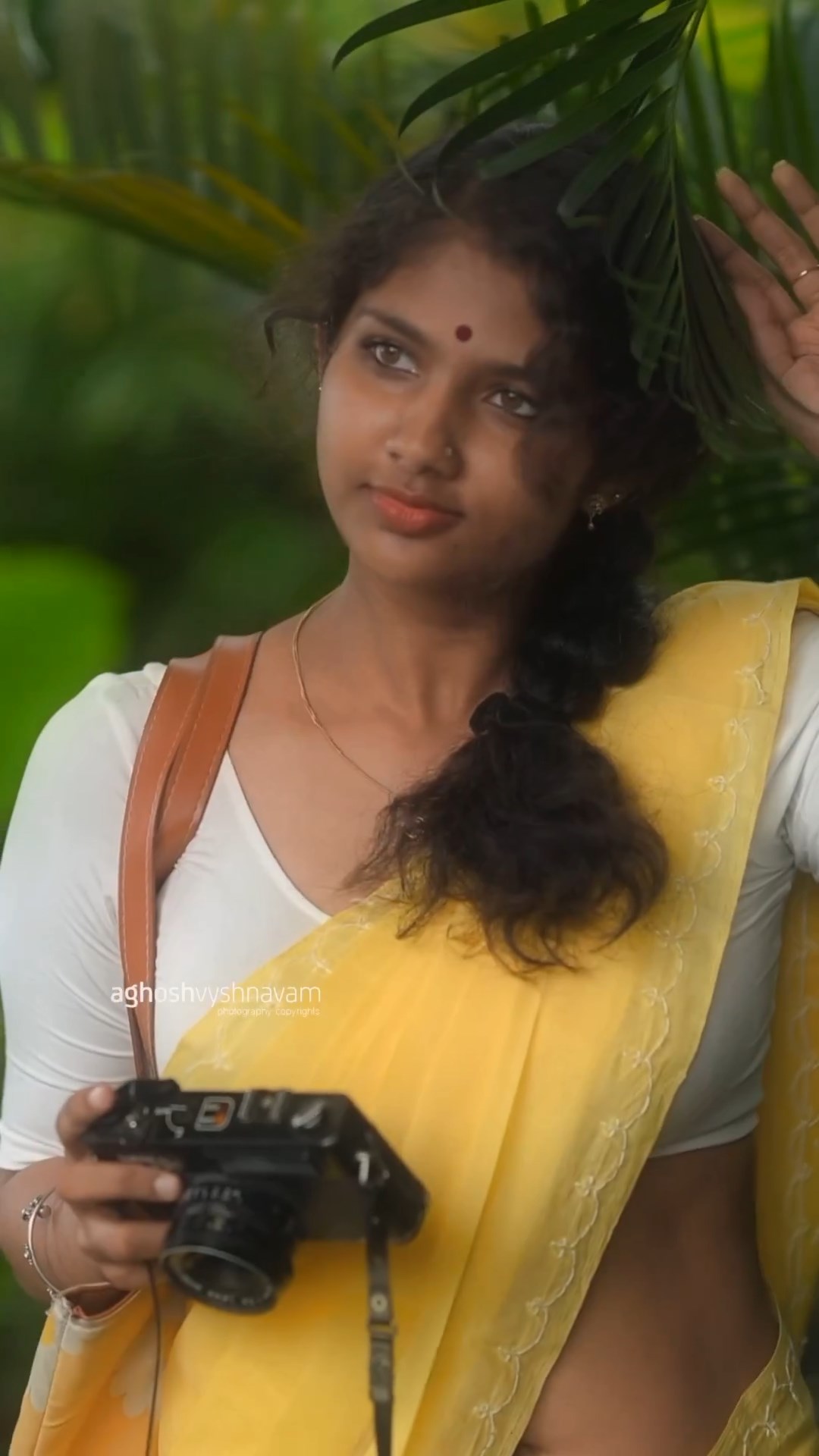 Hot Sexy Seductive Malayali Model Open Deep Navel in Yellow Saree mp4 snapshot 00 11 652 ...