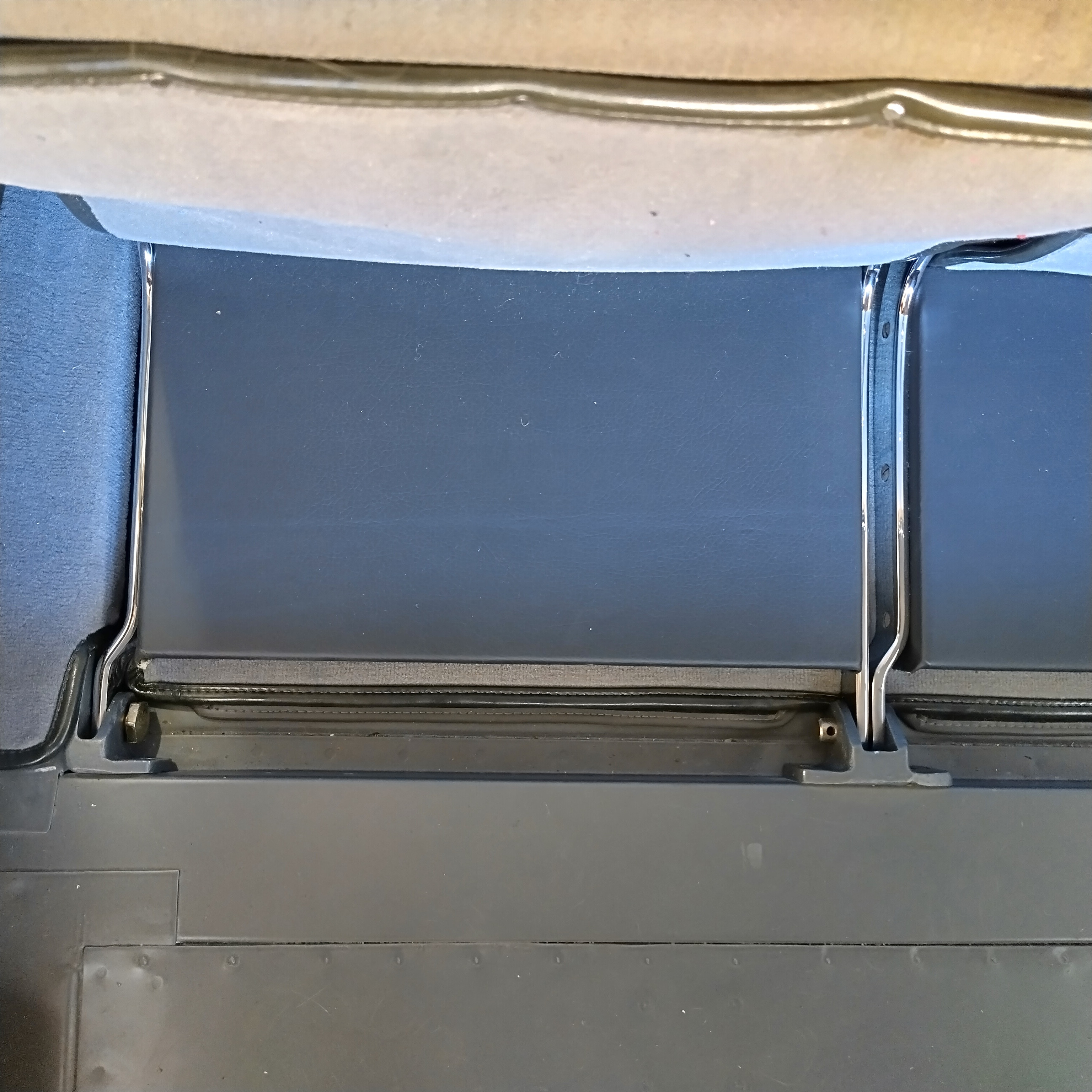 Strapontins1 — Postimages