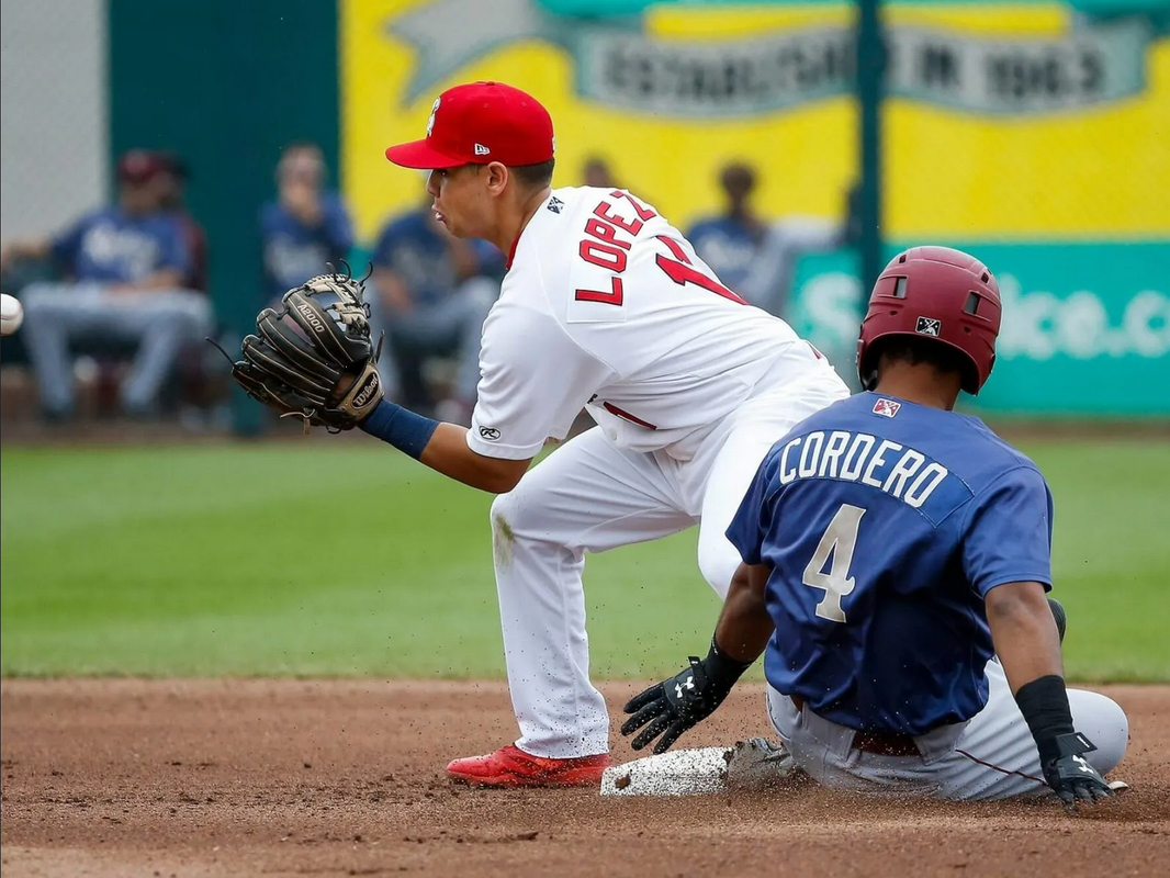 ¿Quién es Irving López? Cardinals activan al mexicano para su debut en ...