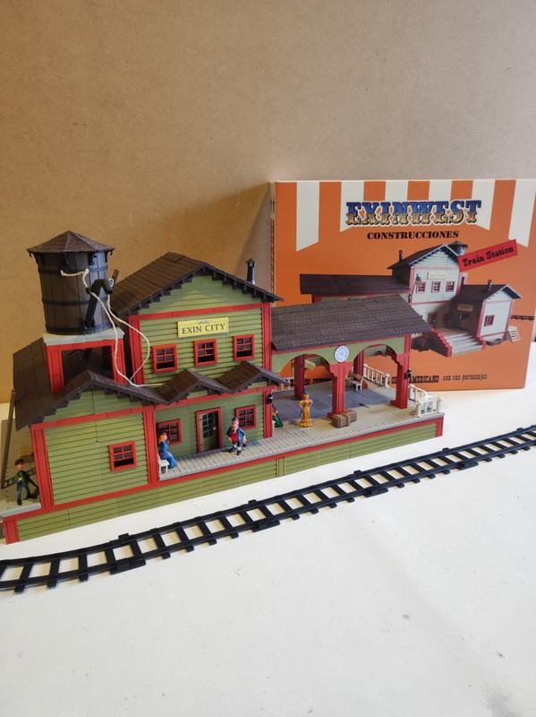 Caja Train Station 13 — Postimages