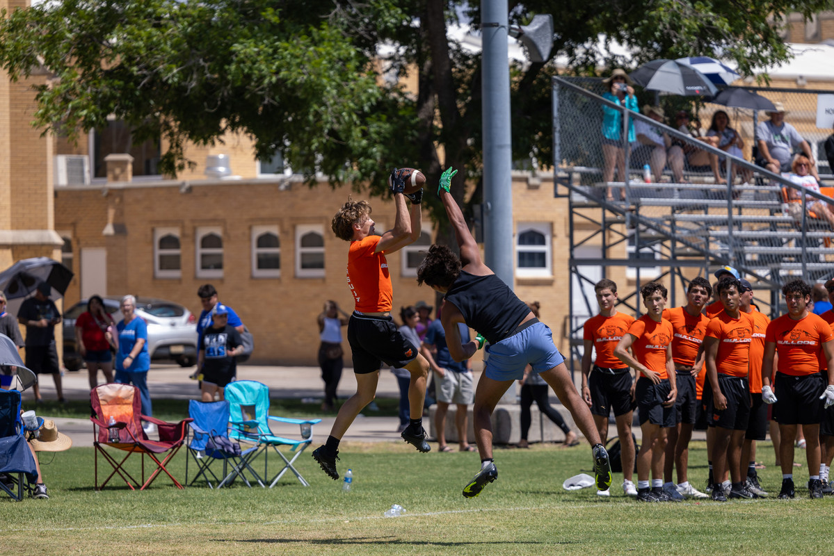 Ethan Conn with a catch against Farmington — Postimages