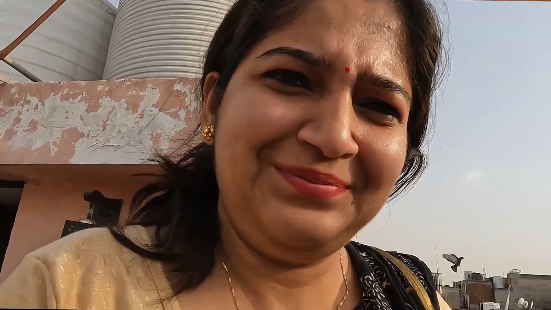 Chubby Milky Punjabi Lady Huge Boobs, Tummy and Deep Big Navel mp4 snapshot 01 32 856 — Postimages