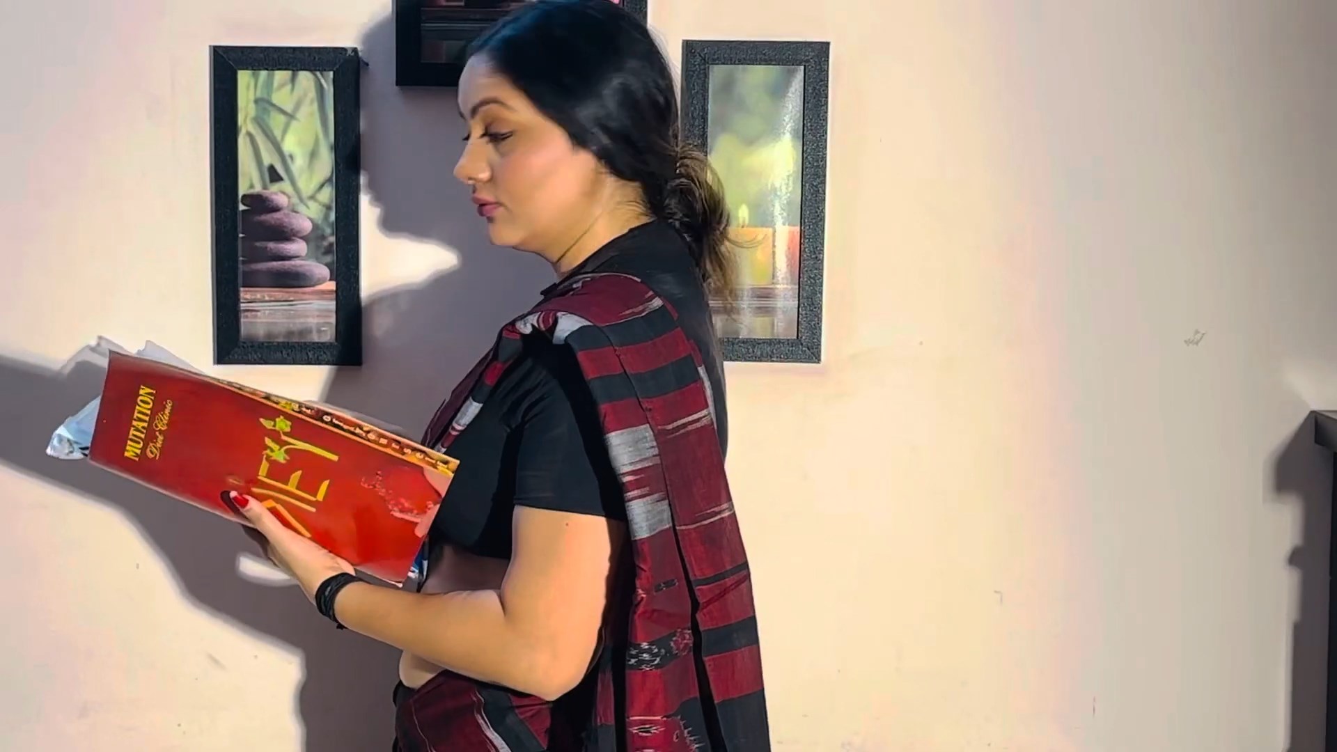 Anamika Singh Sexy Open Big Wide Navel show in Saree mp4 snapshot 00 00 552 — Postimages