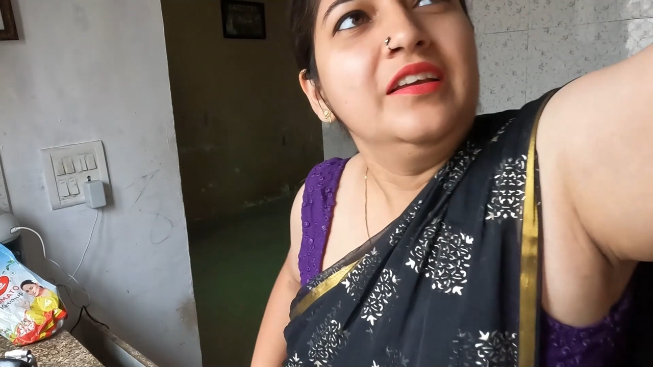 Hot Felshy Punjabi lady boobs,navel armpits in sleeeveless violet saree mp4 snapshot 02 35 599 ...