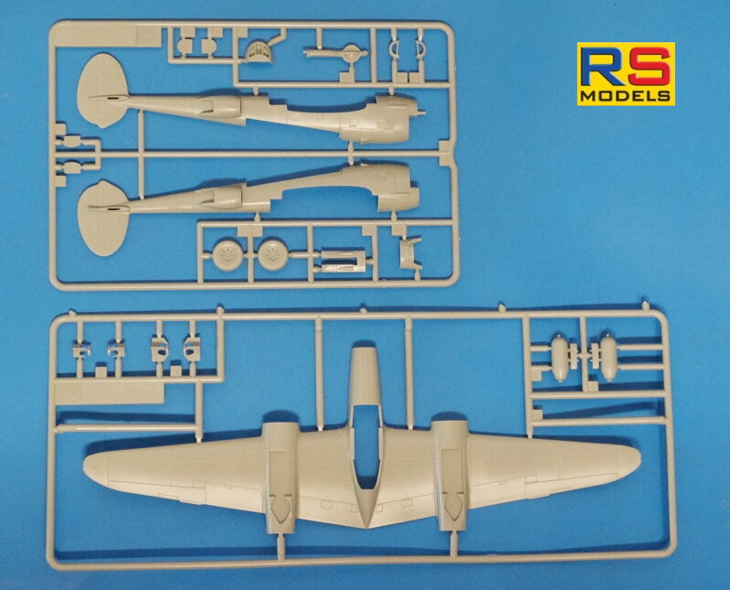 1/72 - Lockheed P-38 Lightning family by RS Models - P-38D/G/H/J, F-4(A ...